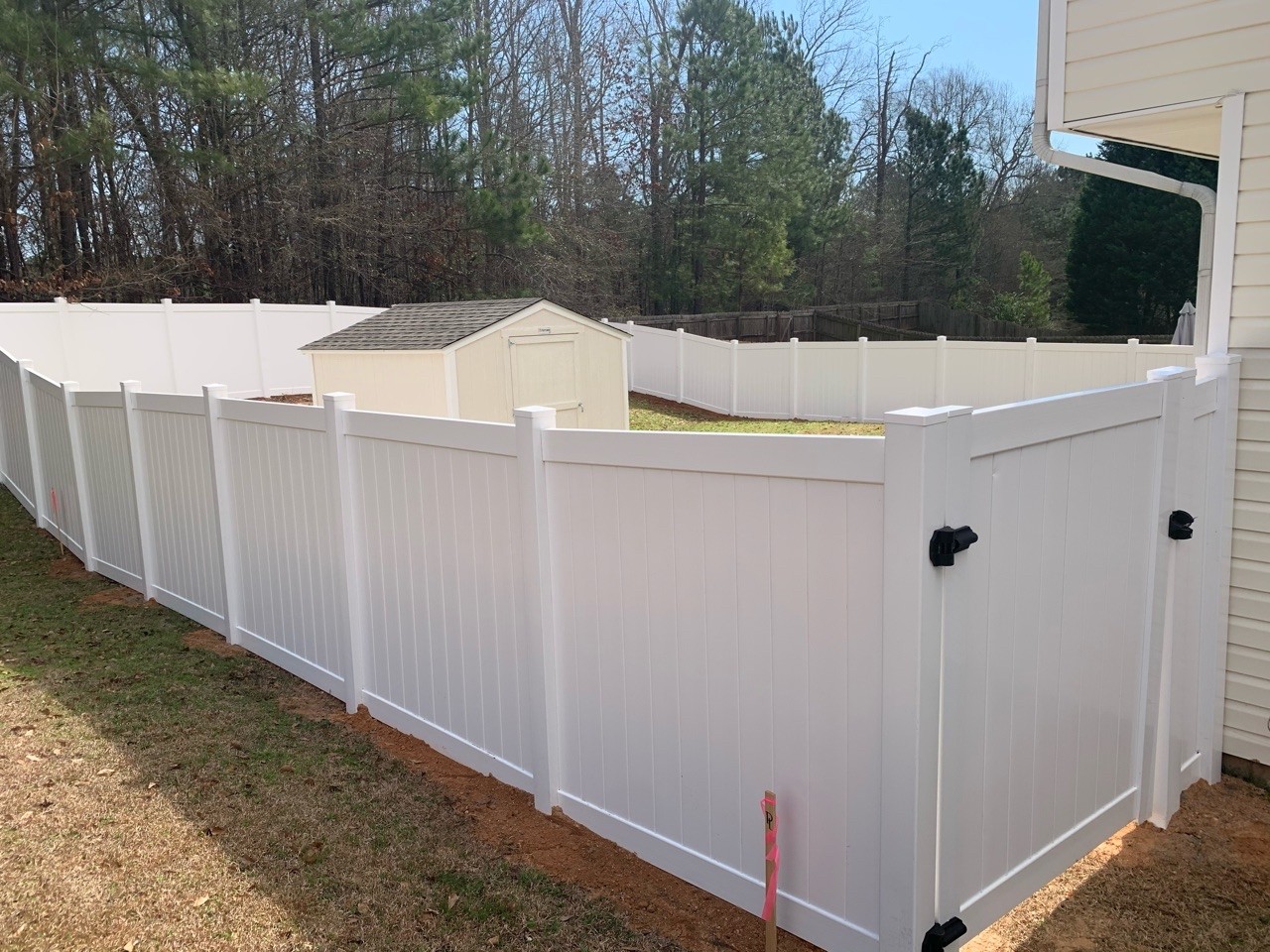 Beautiful 6’ White Residential PVC Fence - Natural Enclosures