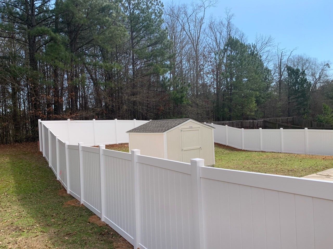 Beautiful 6’ White Residential PVC Fence - Natural Enclosures