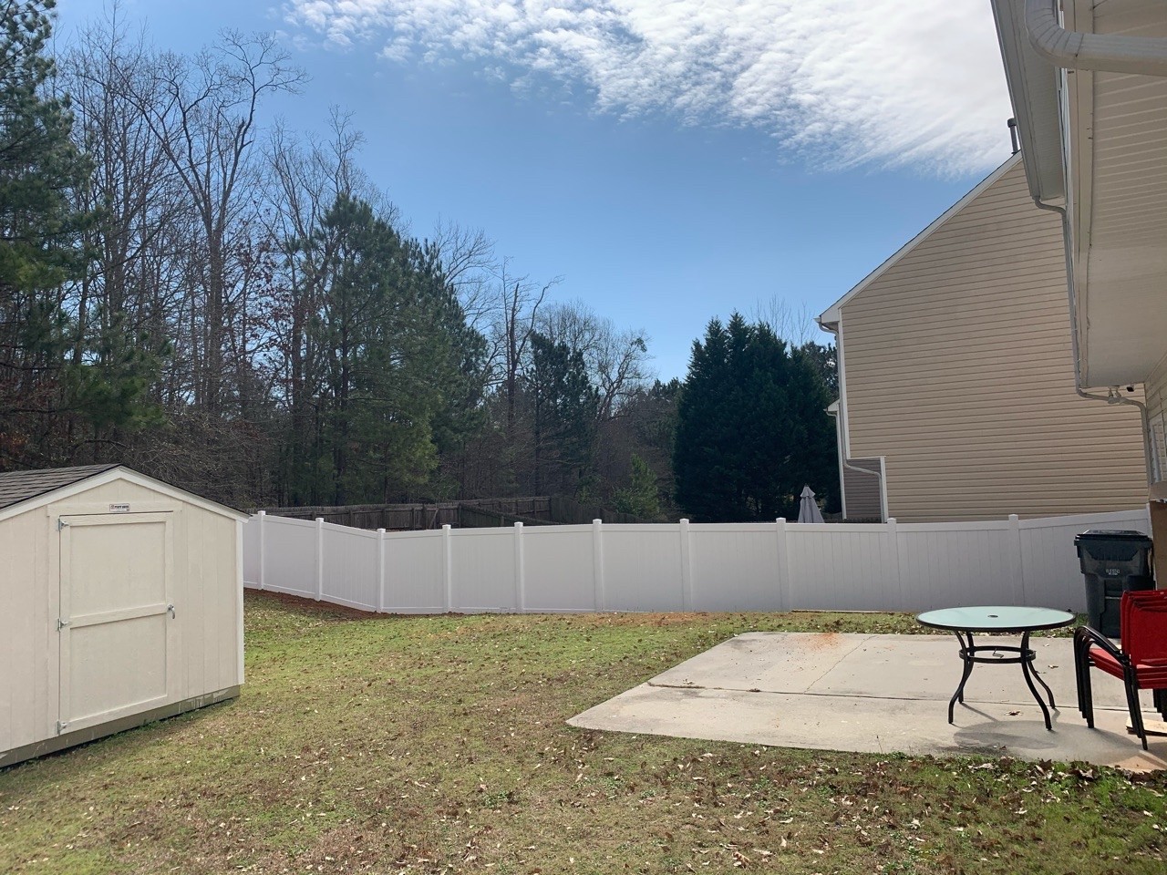 Beautiful 6’ White Residential PVC Fence - Natural Enclosures